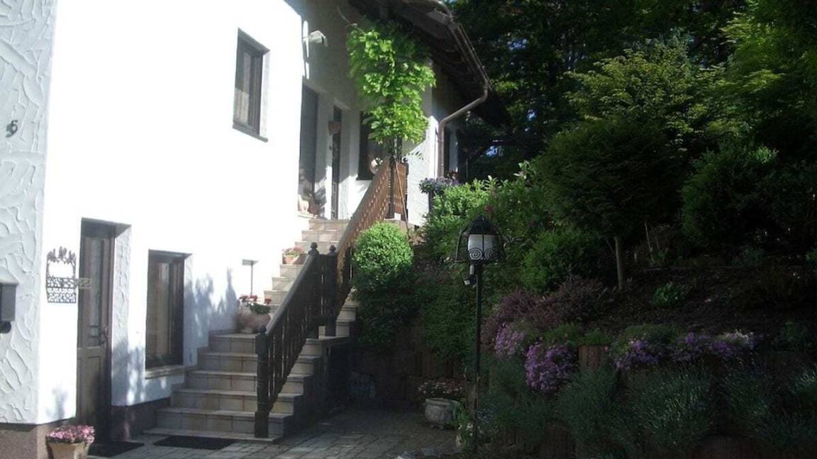 70 M² Ferienhaus ∙ 1 Schlafzimmer ∙ 4 Gäste - Heimbach