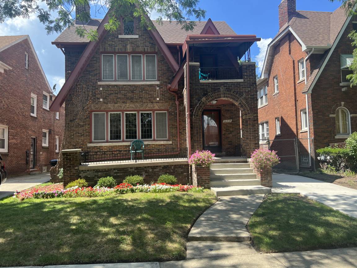 House ∙ 3 Bedrooms ∙ 6 Guests - Warren, MI