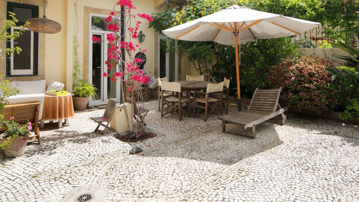 300 M² House ∙ 5 Bedrooms ∙ 9 Guests - Almada