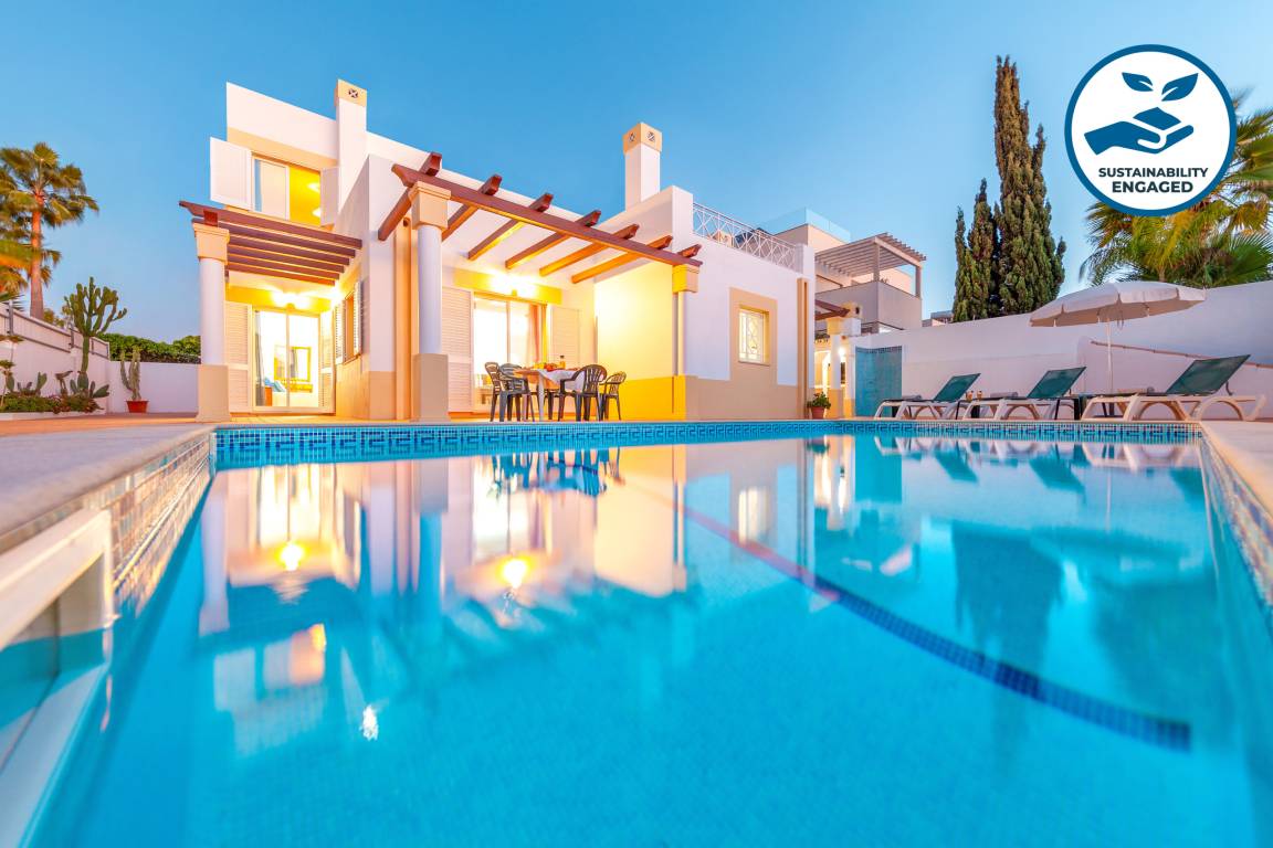 163 M² Villa ∙ 3 Bedrooms ∙ 8 Guests - Algarve