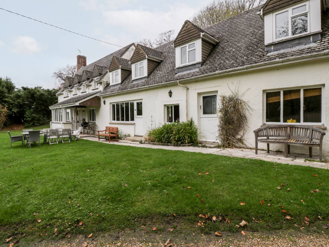 Cottage ∙ 5 Bedrooms ∙ 13 Guests - Swanage