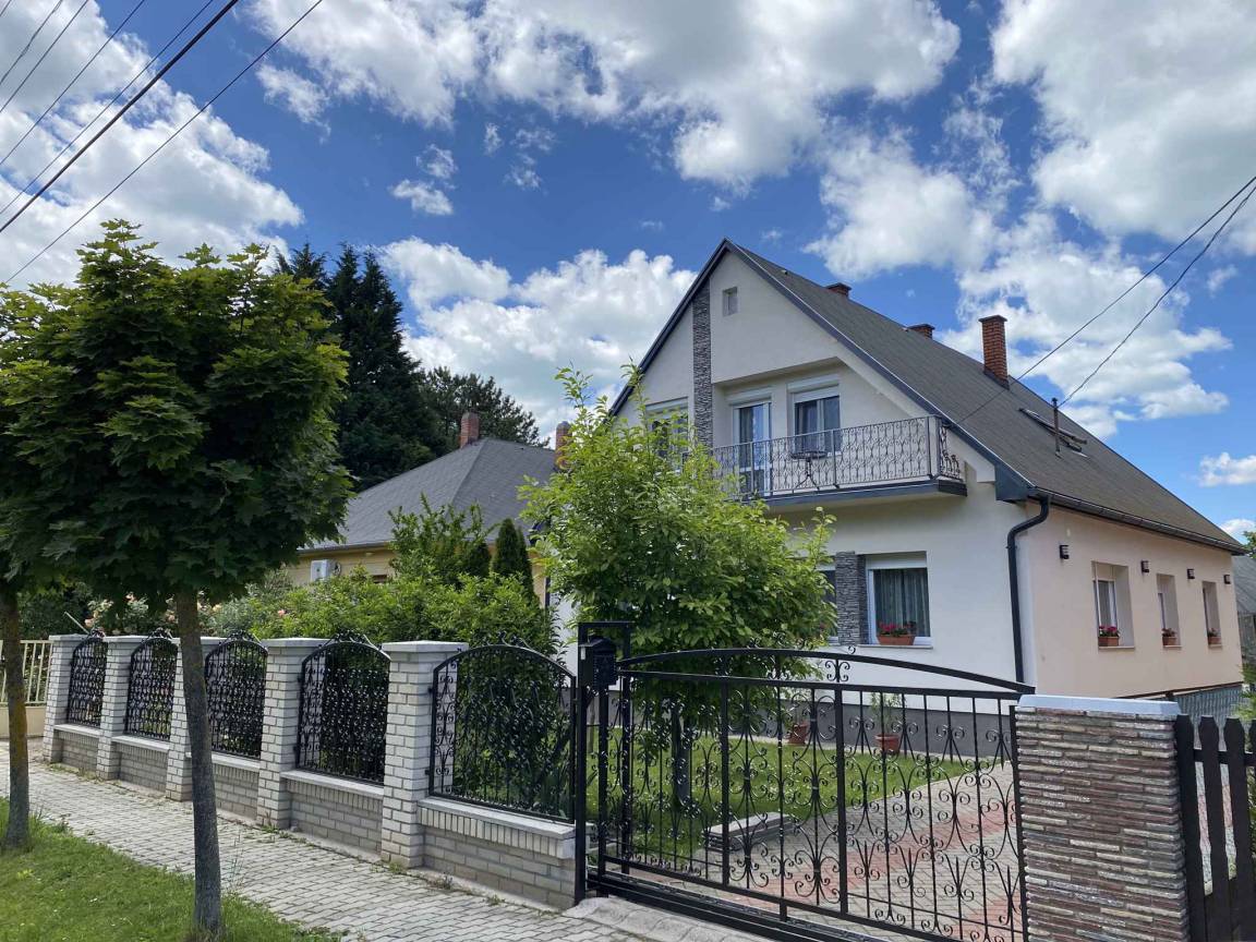 70 M² Apartamento ∙ 3 Habitaciones ∙ 7 Huéspedes - Balatonalmádi
