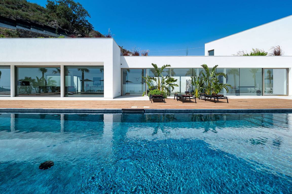 500 M² Villa ∙ 7 Habitaciones ∙ 14 Huéspedes - Roccalumera