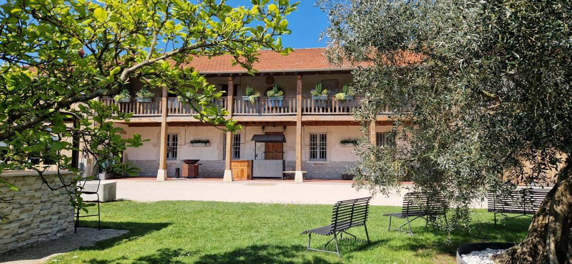 140 M² Gîte ∙ 5 Chambres ∙ 10 Personnes - Vonnas