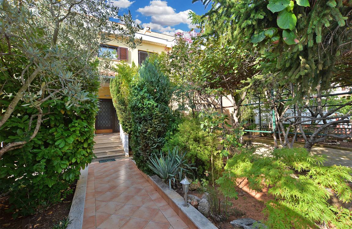 120 M² Apartment ∙ 3 Bedrooms ∙ 8 Guests - Pula