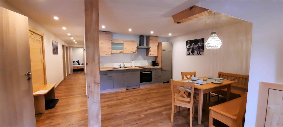 75 M² Ferienwohnung ∙ 2 Schlafzimmer ∙ 5 Gäste - Oberstaufen