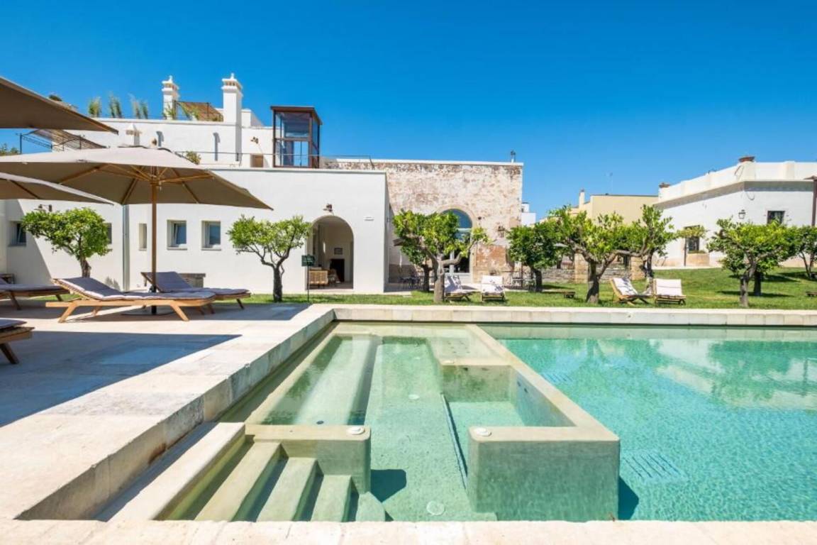 450 M² Hotel ∙ 8 Bedrooms ∙ 16 Guests - Galatina