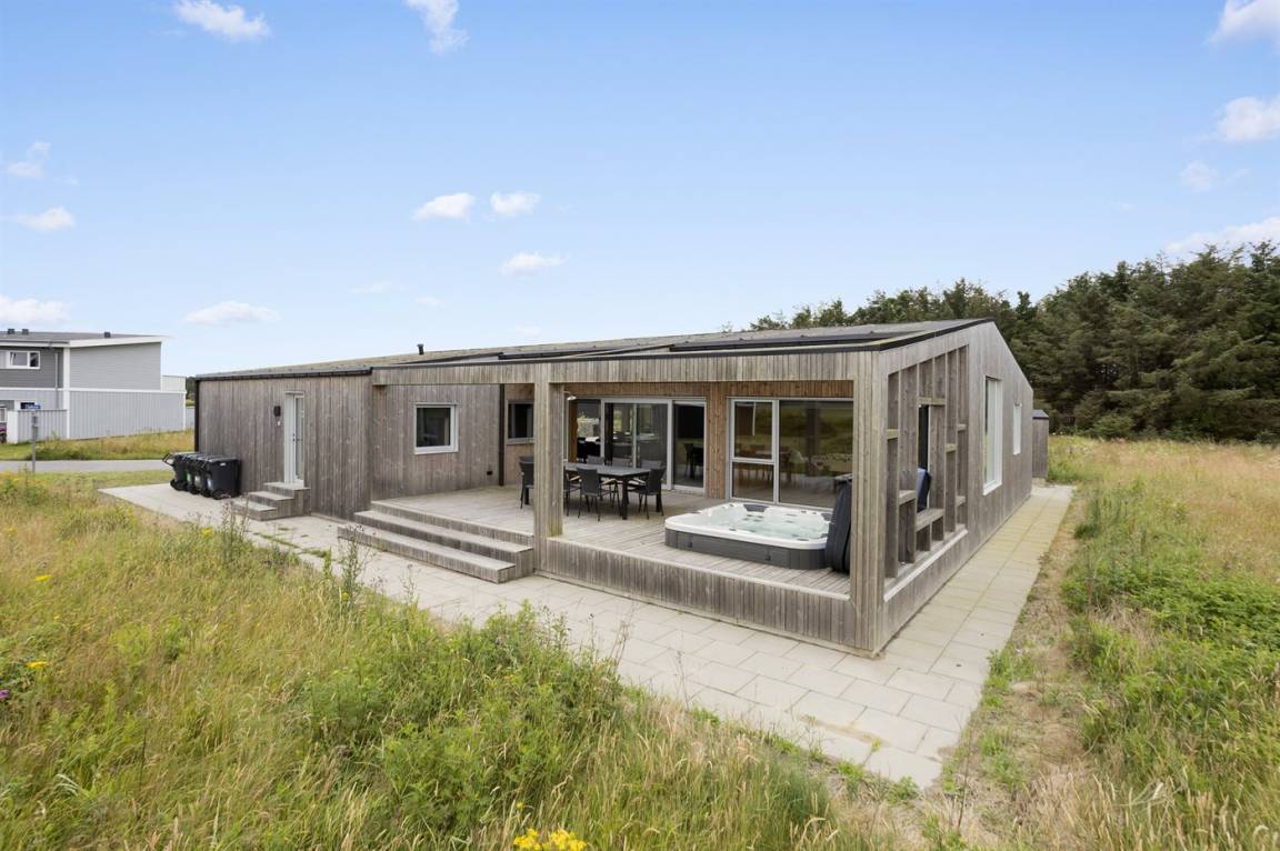 184 M² Ferienhaus ∙ 6 Schlafzimmer ∙ 12 Gäste - Løkken