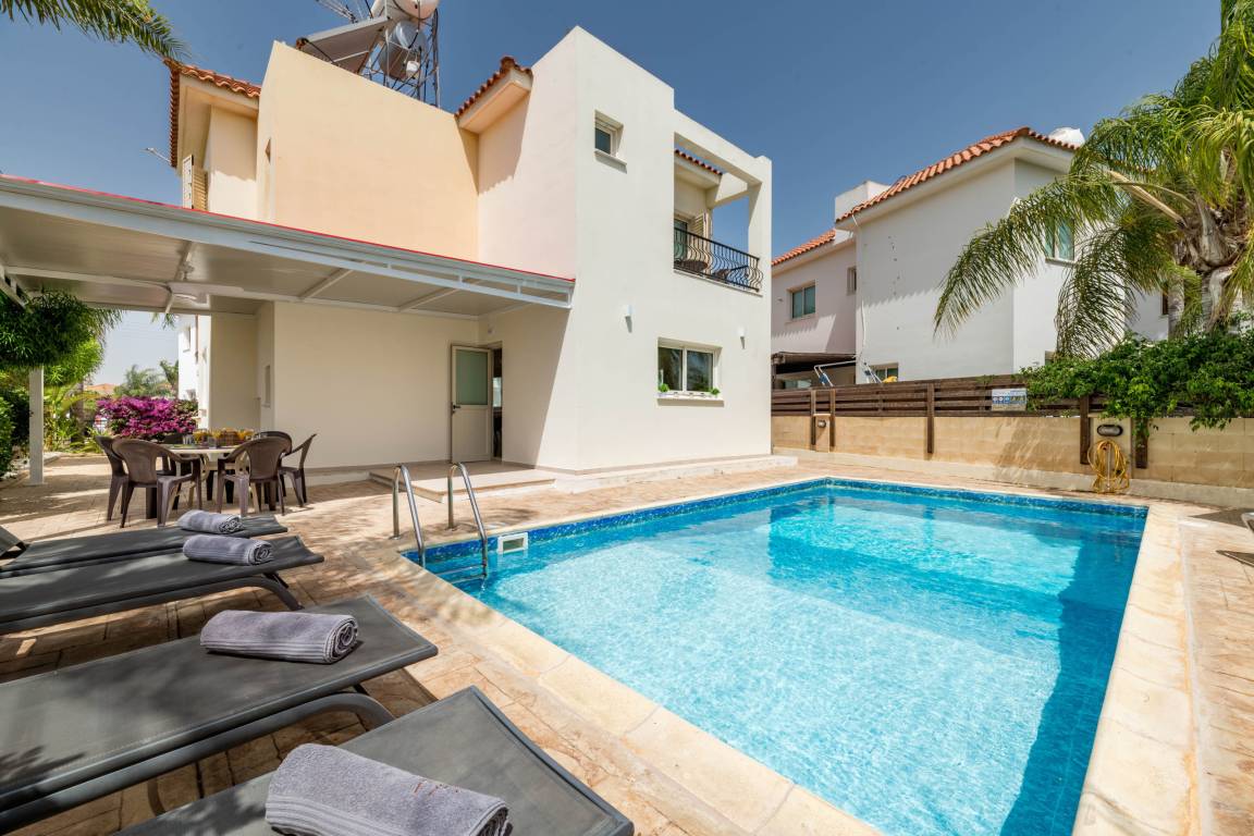 150 M² Villa ∙ 3 Bedrooms ∙ 6 Guests - Ayia Napa