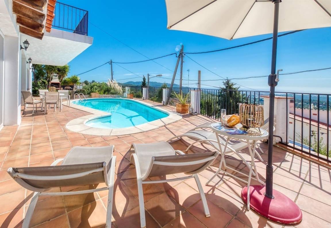 190 M² Villa ∙ 4 Bedrooms ∙ 10 Guests - Lloret de Mar