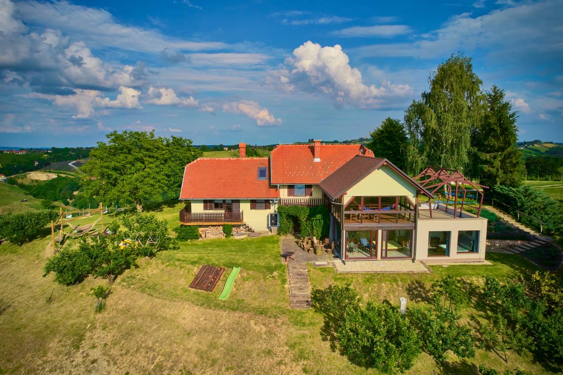 125 M² Cottage ∙ 2 Bedrooms ∙ 6 Guests - Banovci