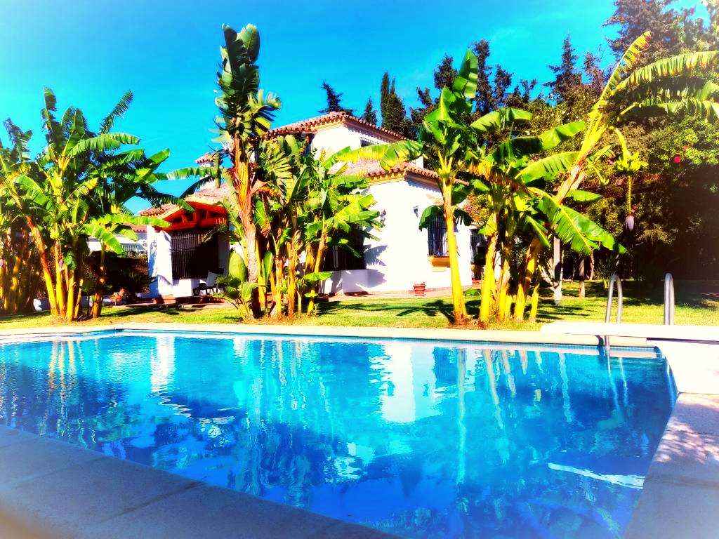 1400 M² Chalet ∙ 5 Habitaciones ∙ 10 Huéspedes - Cádiz