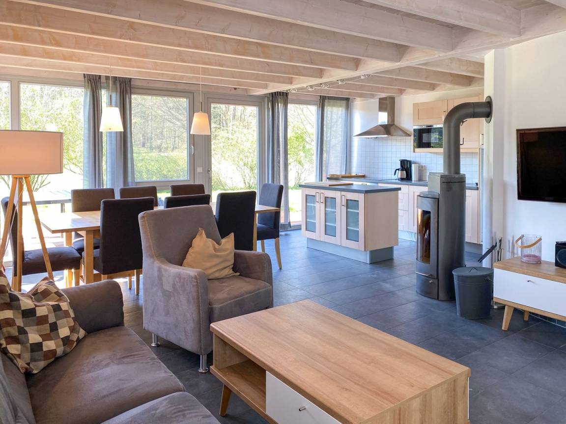 112 M² Ferienhaus ∙ 4 Schlafzimmer ∙ 8 Gäste - Mecklenburgische Seenplatte