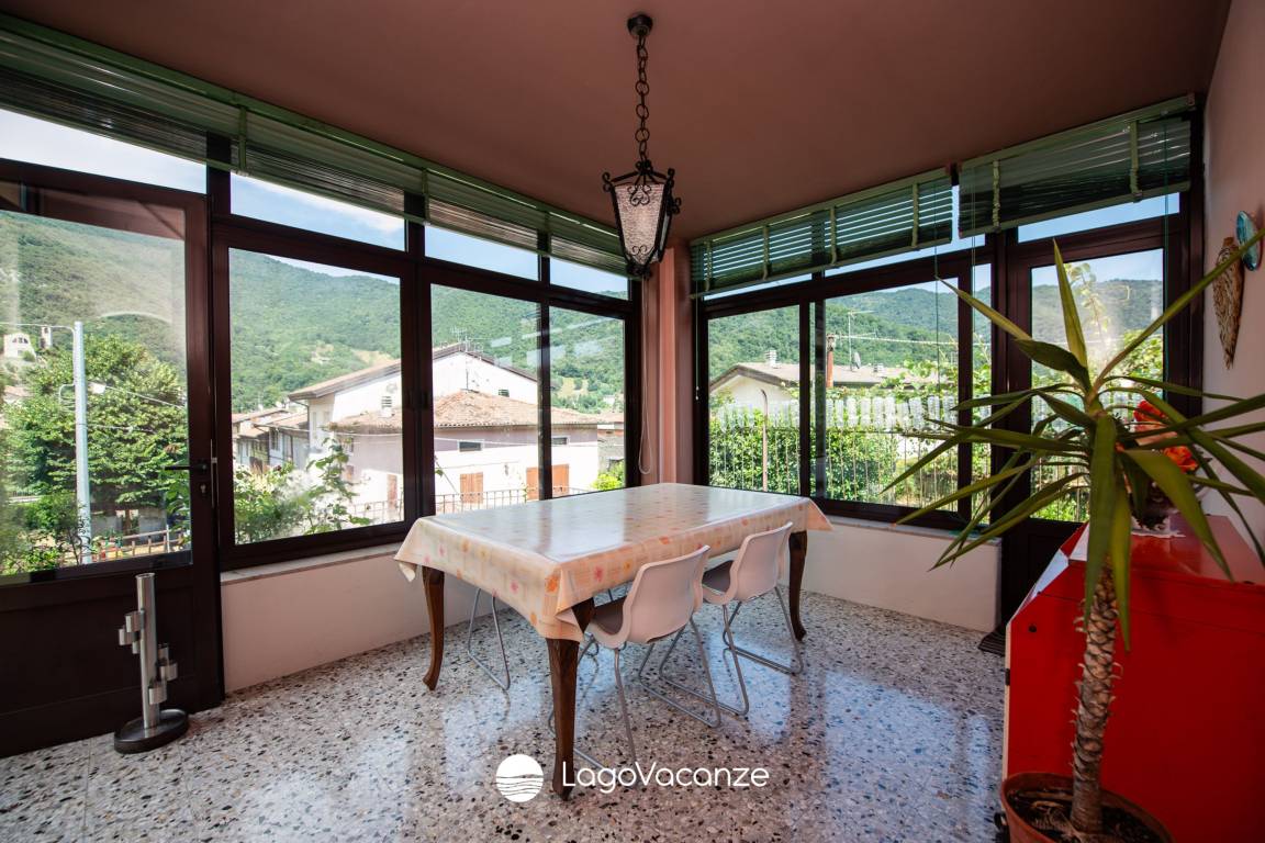 250 M² Villa ∙ 3 Bedrooms ∙ 8 Guests - Salo BS, Italy
