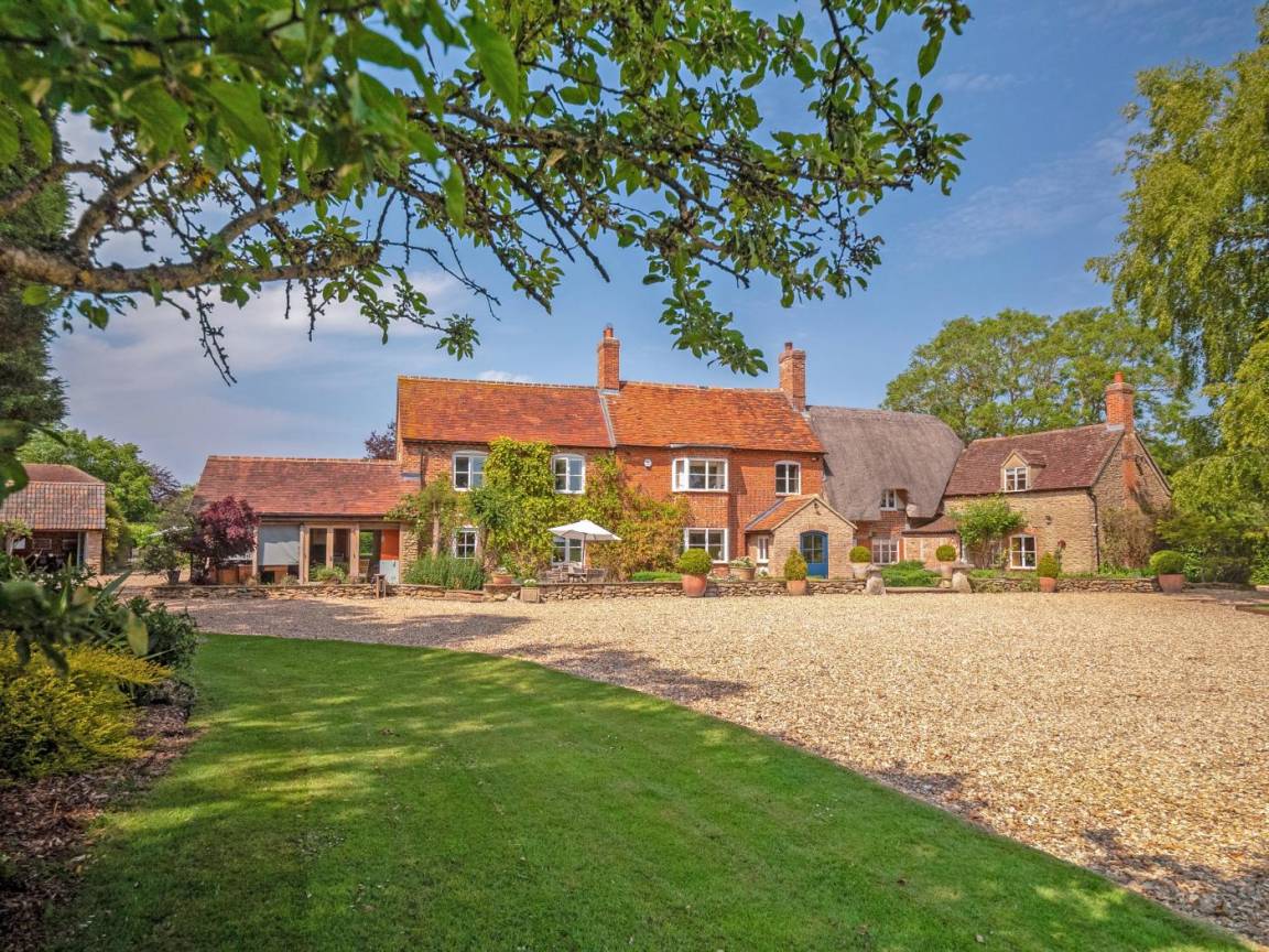Cottage ∙ 7 Bedrooms ∙ 14 Guests - Wantage