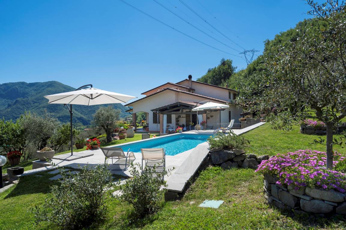 200 M² Villa ∙ 3 Bedrooms ∙ 6 Guests - Carrara
