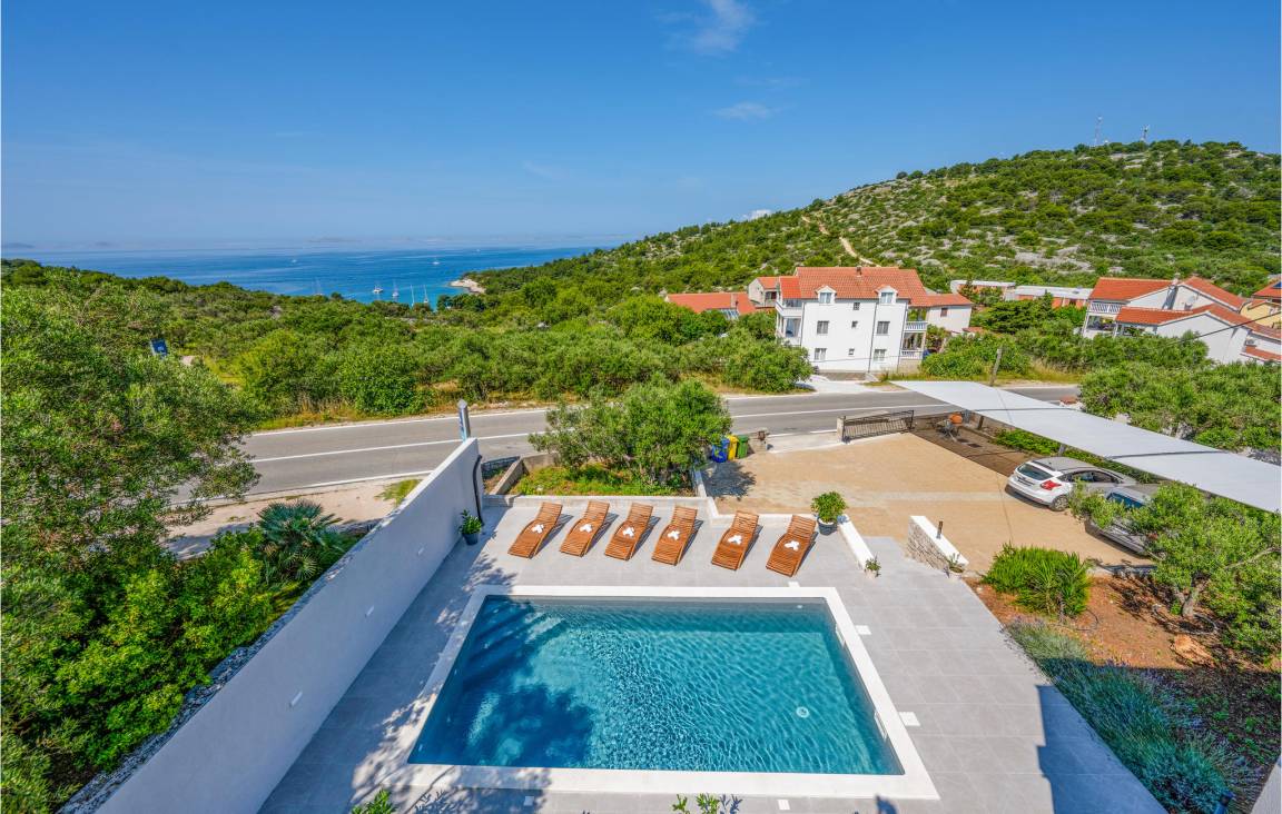 180 M² Apartment ∙ 3 Bedrooms ∙ 6 Guests - Betina