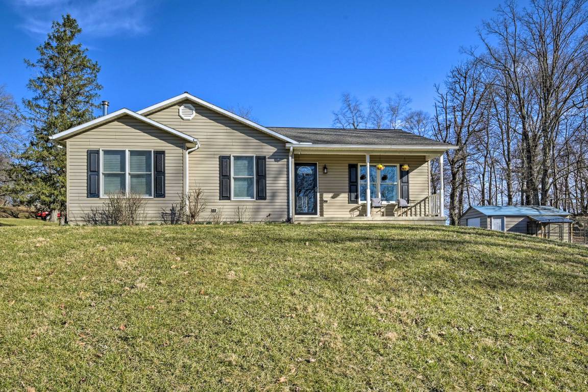 213 M² House ∙ 3 Bedrooms ∙ 6 Guests - Berkeley Springs, WV