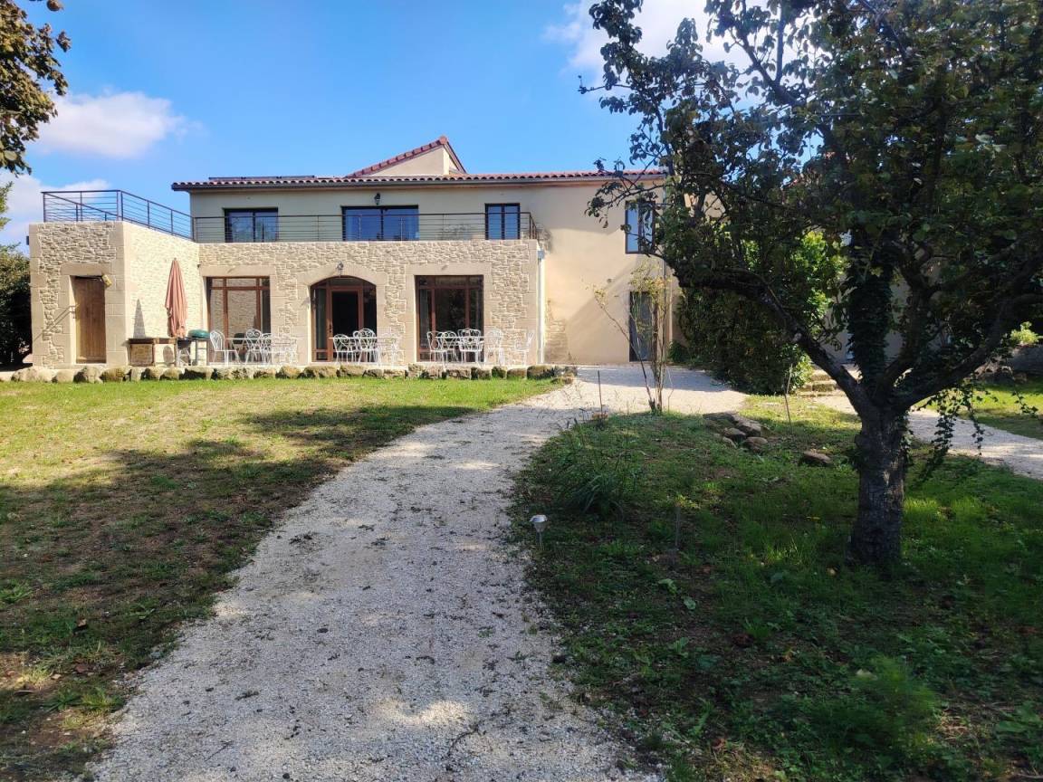 250 M² Gîte ∙ 6 Chambres ∙ 15 Personnes - Valence