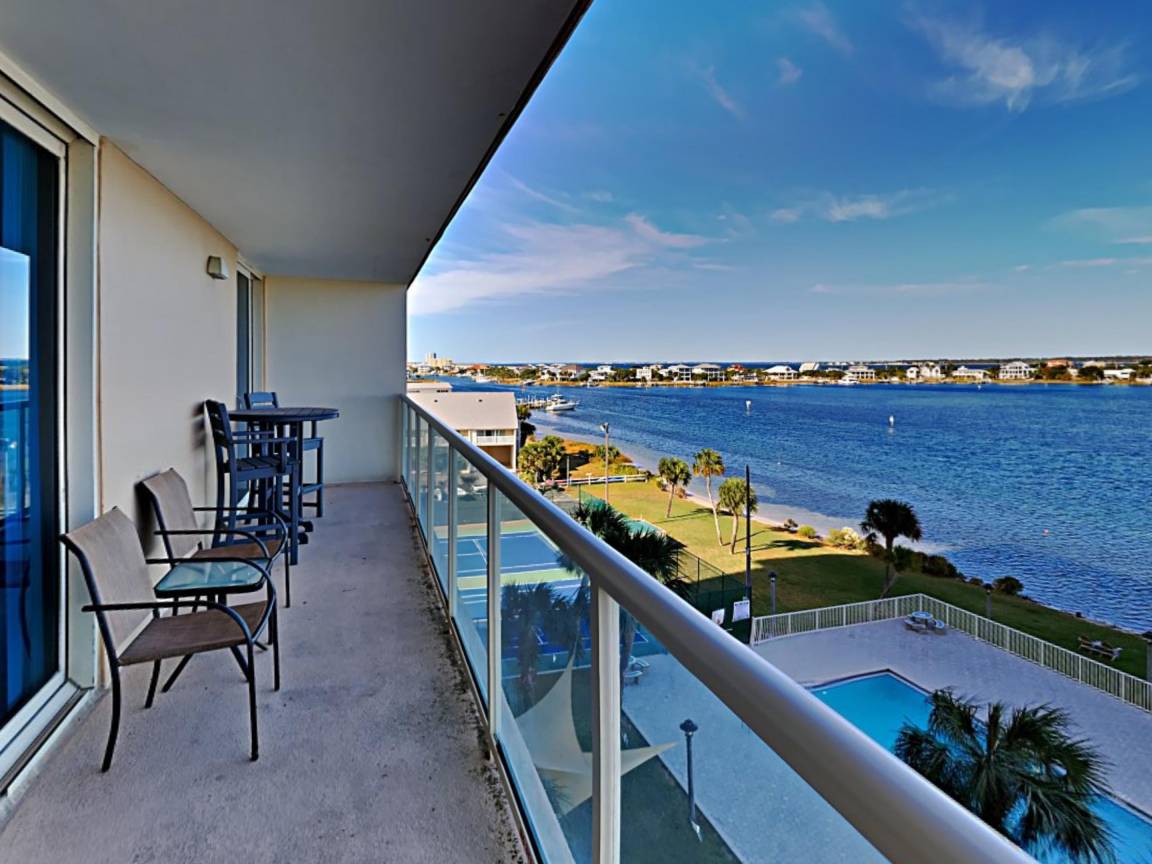 75 M² Condo ∙ 1 Bedroom ∙ 4 Guests - Pensacola Beach, FL