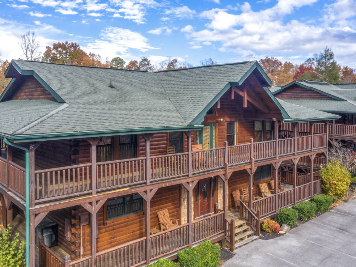465 M² Cabin ∙ 8 Bedrooms ∙ 36 Guests - Gatlinburg, TN