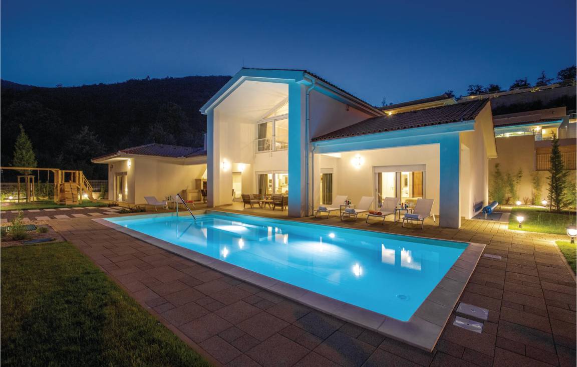 337 M² Huis ∙ 4 Slaapkamers ∙ 8 Gasten - Rijeka