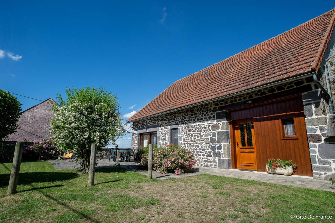 107 M² Gîte ∙ 3 Chambres ∙ 6 Personnes - Orcival