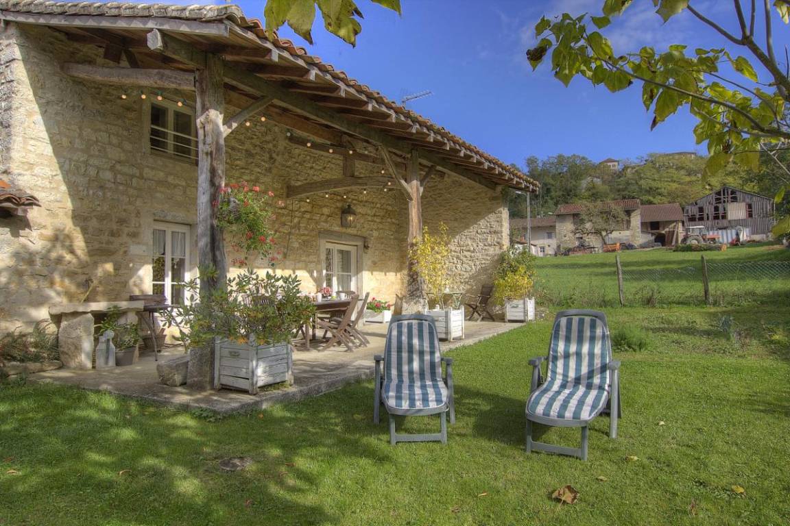85 M² Gîte ∙ 2 Chambres ∙ 5 Personnes - Pont-d'Ain