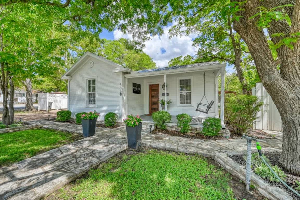 House ∙ 1 Bedroom ∙ 4 Guests - Fredericksburg, TX