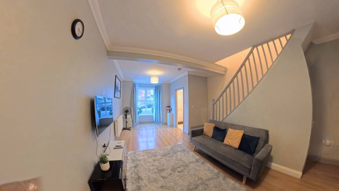 110 M² House ∙ 4 Bedrooms ∙ 8 Guests - Northampton, UK