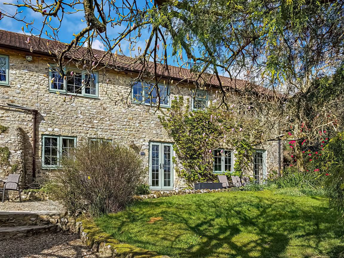 Cottage ∙ 2 Bedrooms ∙ 4 Guests - Axminster
