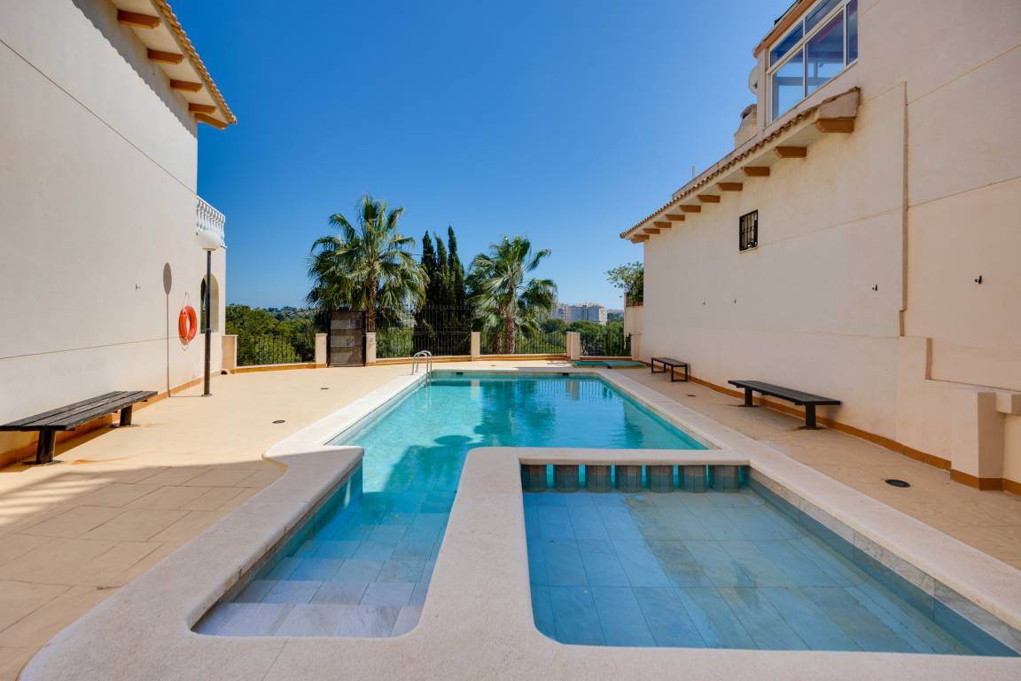 100 M² Appartement ∙ 2 Slaapkamers ∙ 4 Gasten - Villamartin