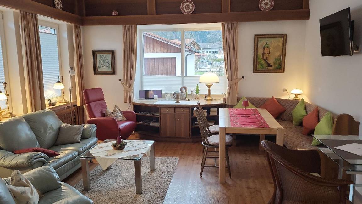 70 M² Ferienwohnung ∙ 1 Schlafzimmer ∙ 3 Gäste - Mittenwald