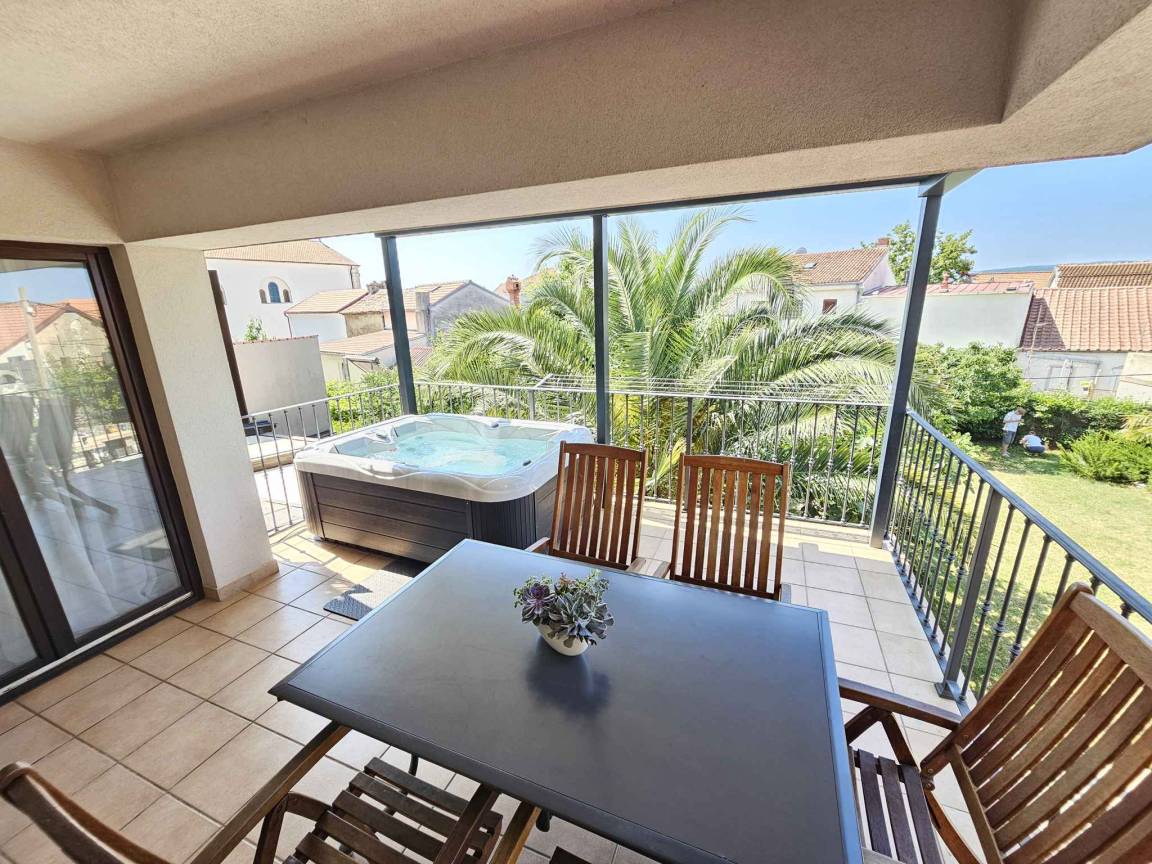 75 M² Apartment ∙ 2 Bedrooms ∙ 6 Guests - Crikvenica