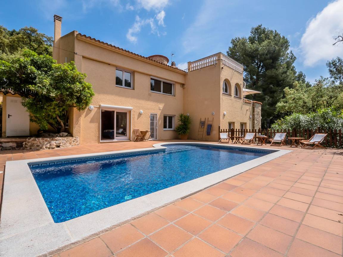 187 M² Villa ∙ 5 Bedrooms ∙ 9 Guests - Tamariu
