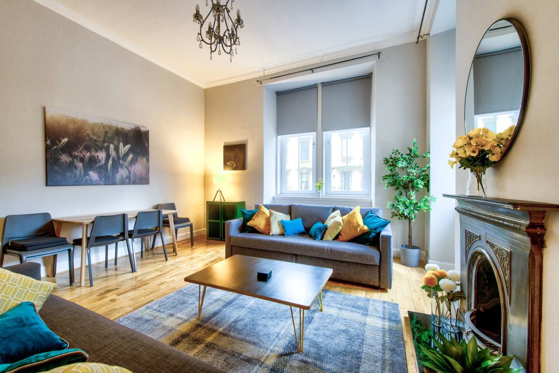 139 M² Apartment ∙ 3 Bedrooms ∙ 8 Guests - Glasgow