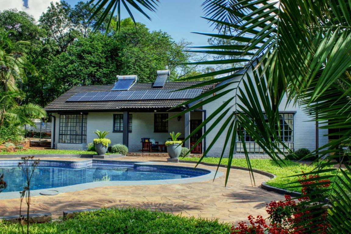 5000 M² Villa ∙ 3 Bedrooms ∙ 6 Guests - Harare
