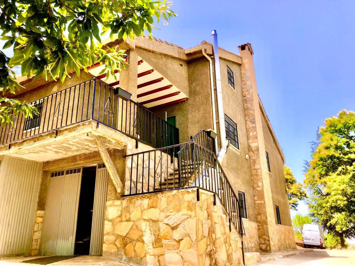 200 M² Chalet ∙ 3 Habitaciones ∙ 10 Huéspedes - Güejar Sierra