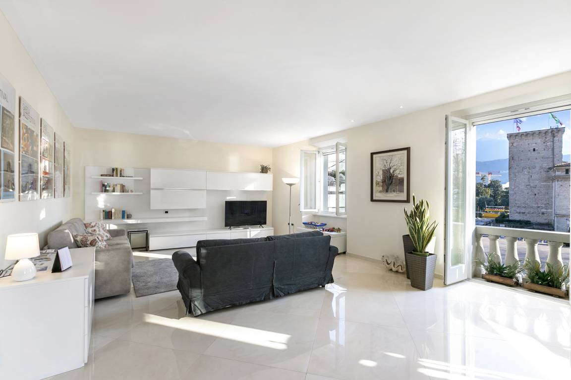 240 M² Apartment ∙ 2 Bedrooms ∙ 7 Guests - Lake Garda