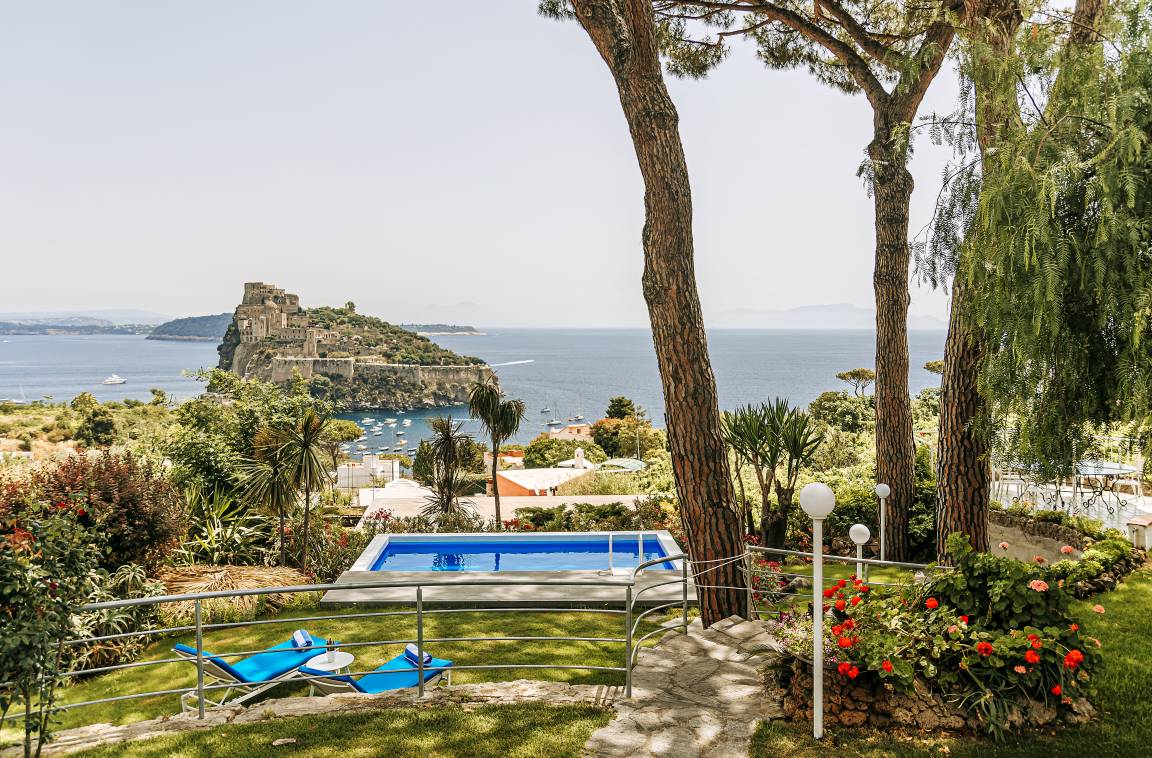 250 M² Villa ∙ 4 Bedrooms ∙ 8 Guests - Procida