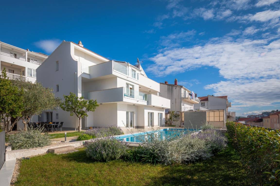 400 M² Ferienhaus ∙ 10 Schlafzimmer ∙ 20 Gäste - Split