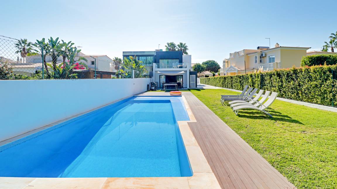 200 M² Villa ∙ 4 Bedrooms ∙ 10 Guests - Vilamoura