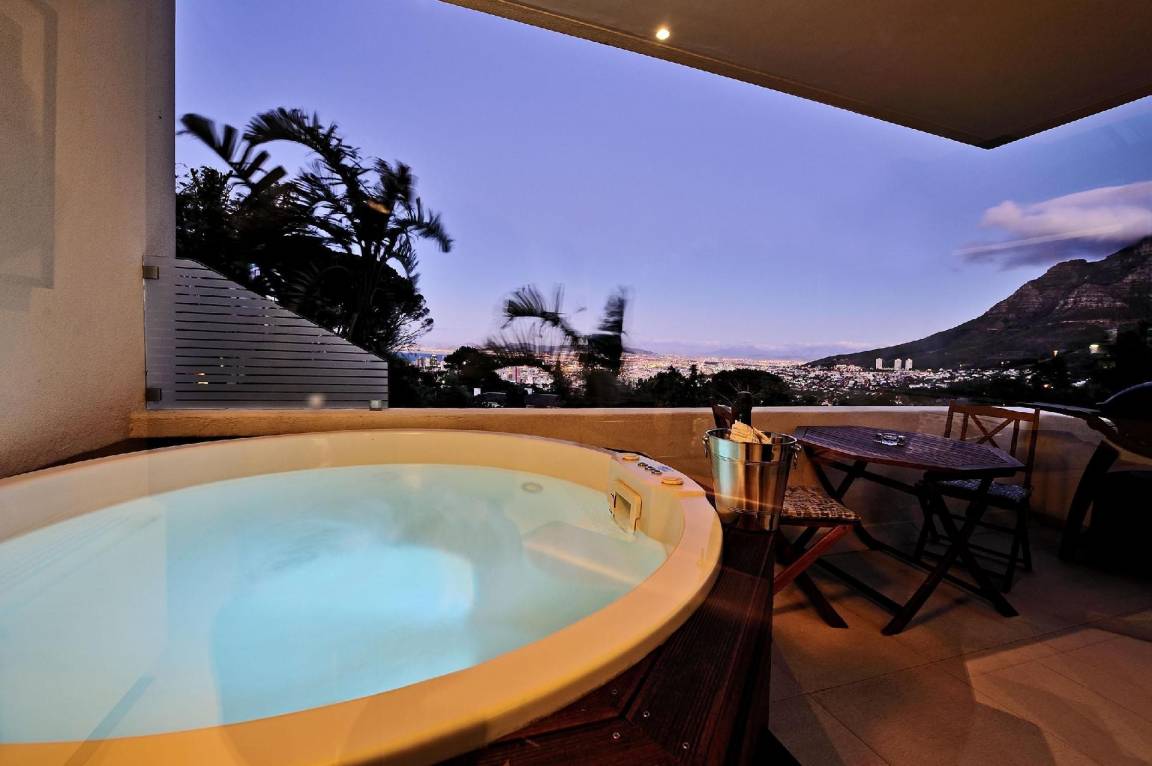 225 M² Apartment ∙ 3 Bedrooms ∙ 6 Guests - Camps Bay