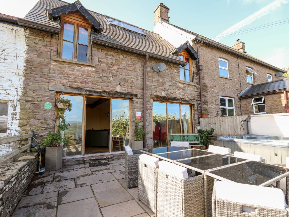 Cottage ∙ 3 Bedrooms ∙ 8 Guests - Brecon