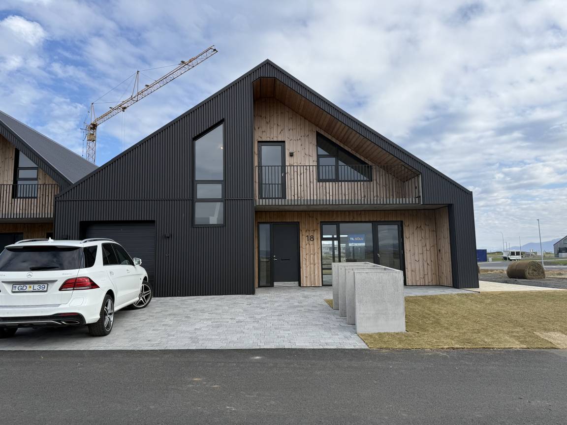 182 M² Ferienhaus ∙ 4 Schlafzimmer ∙ 8 Gäste - Reykjavík