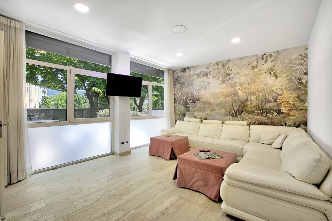 168 M² Huoneisto ∙ 3 Makuuhuonetta ∙ 8 Vierasta - Riva del Garda