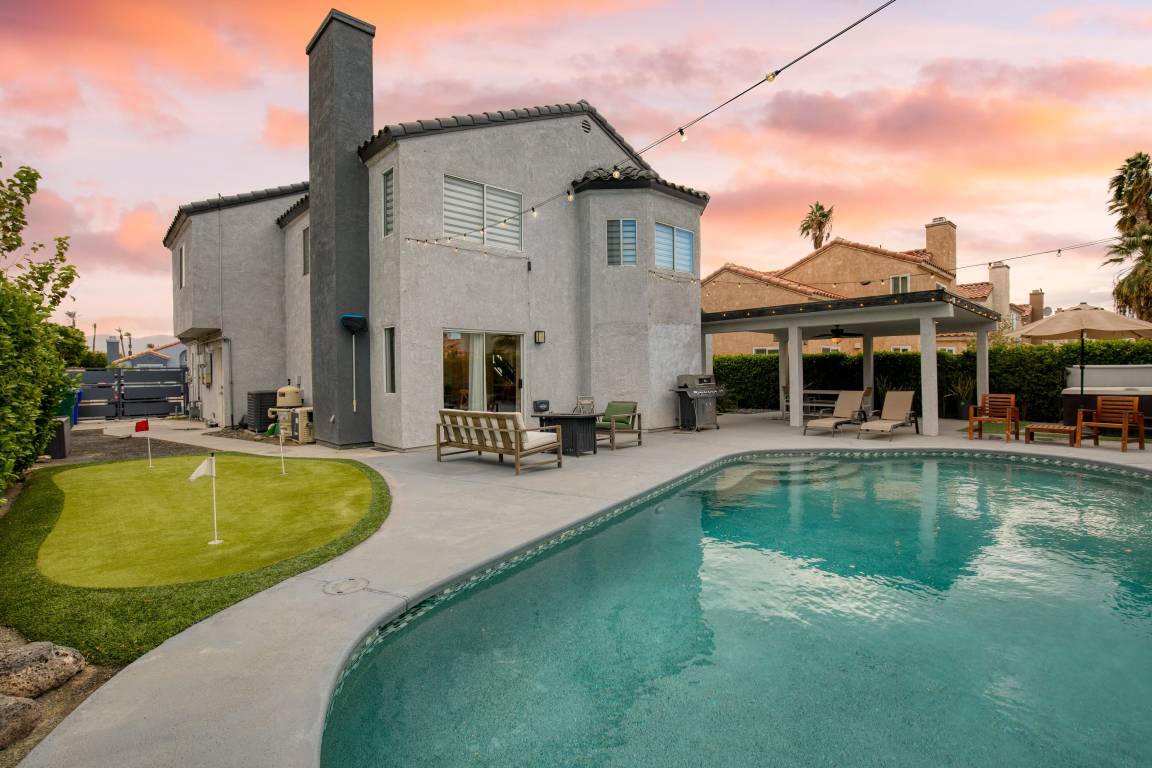 171 M² House ∙ 4 Bedrooms ∙ 10 Guests - Coachella, CA