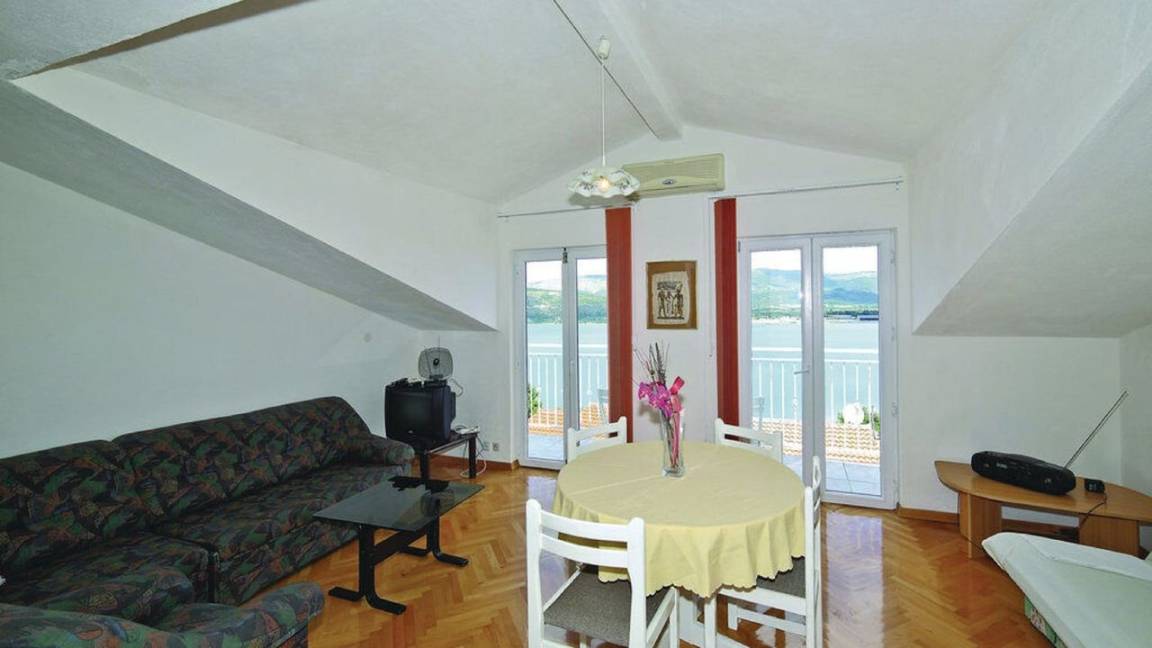 75 M² Apartment ∙ 2 Bedrooms ∙ 6 Guests - Trogir
