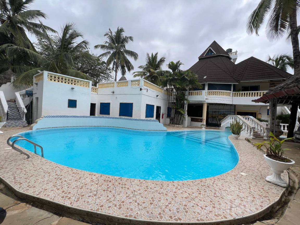 350 M² House ∙ 4 Bedrooms ∙ 8 Guests - Diani Beach