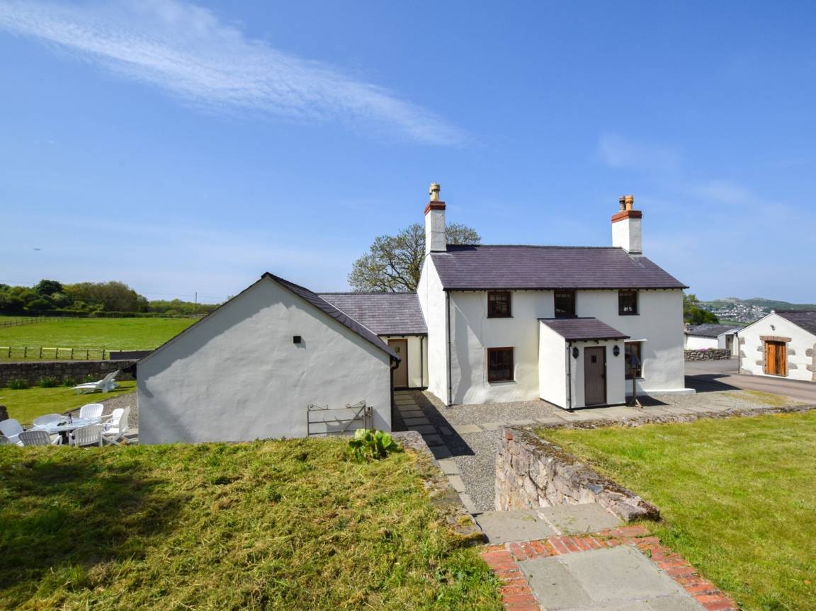 Cottage ∙ 4 Bedrooms ∙ 8 Guests - Rhos on Sea